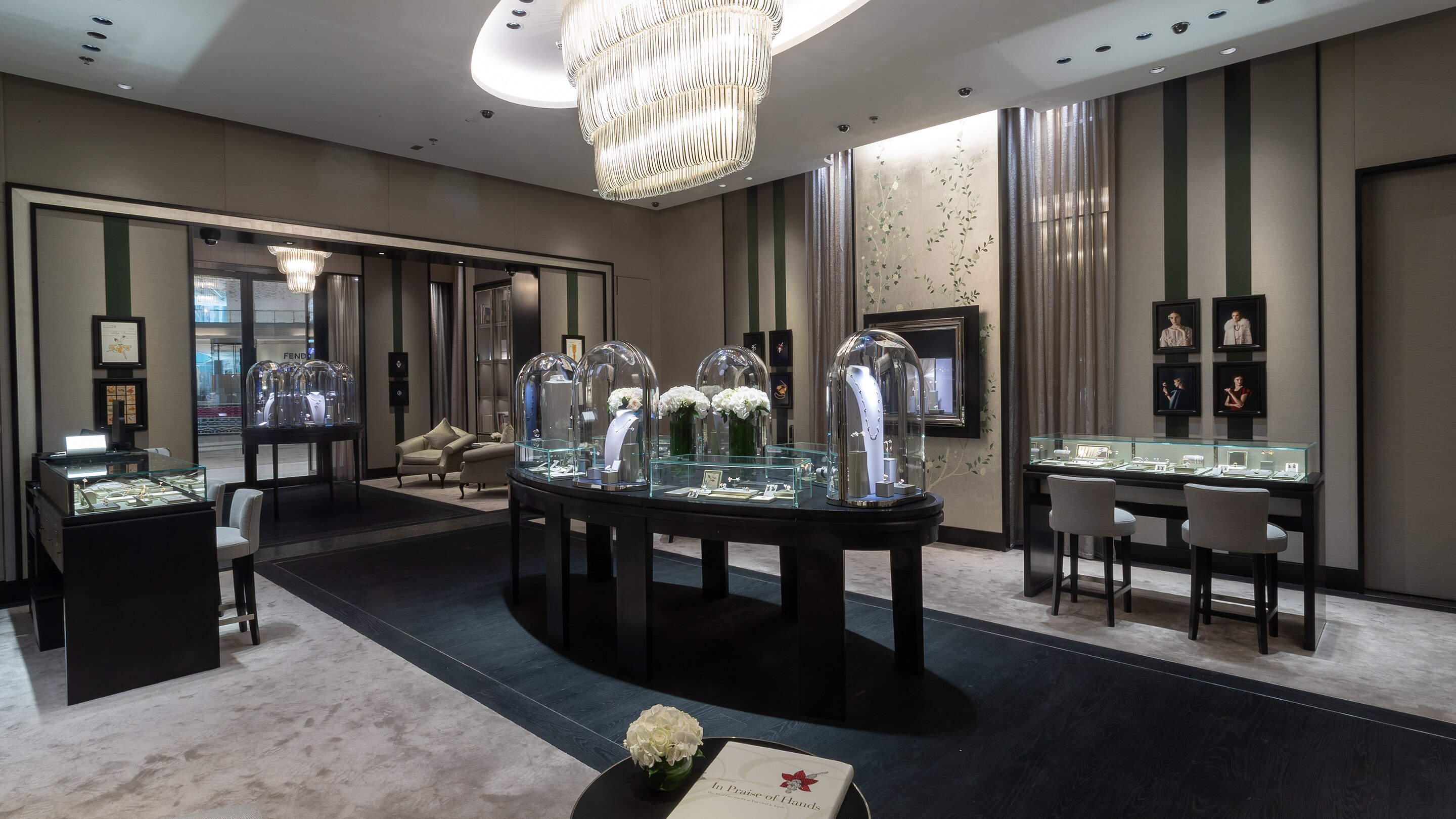 Dubai - Dubai Mall Fashion Avenue - Van Cleef & Arpels