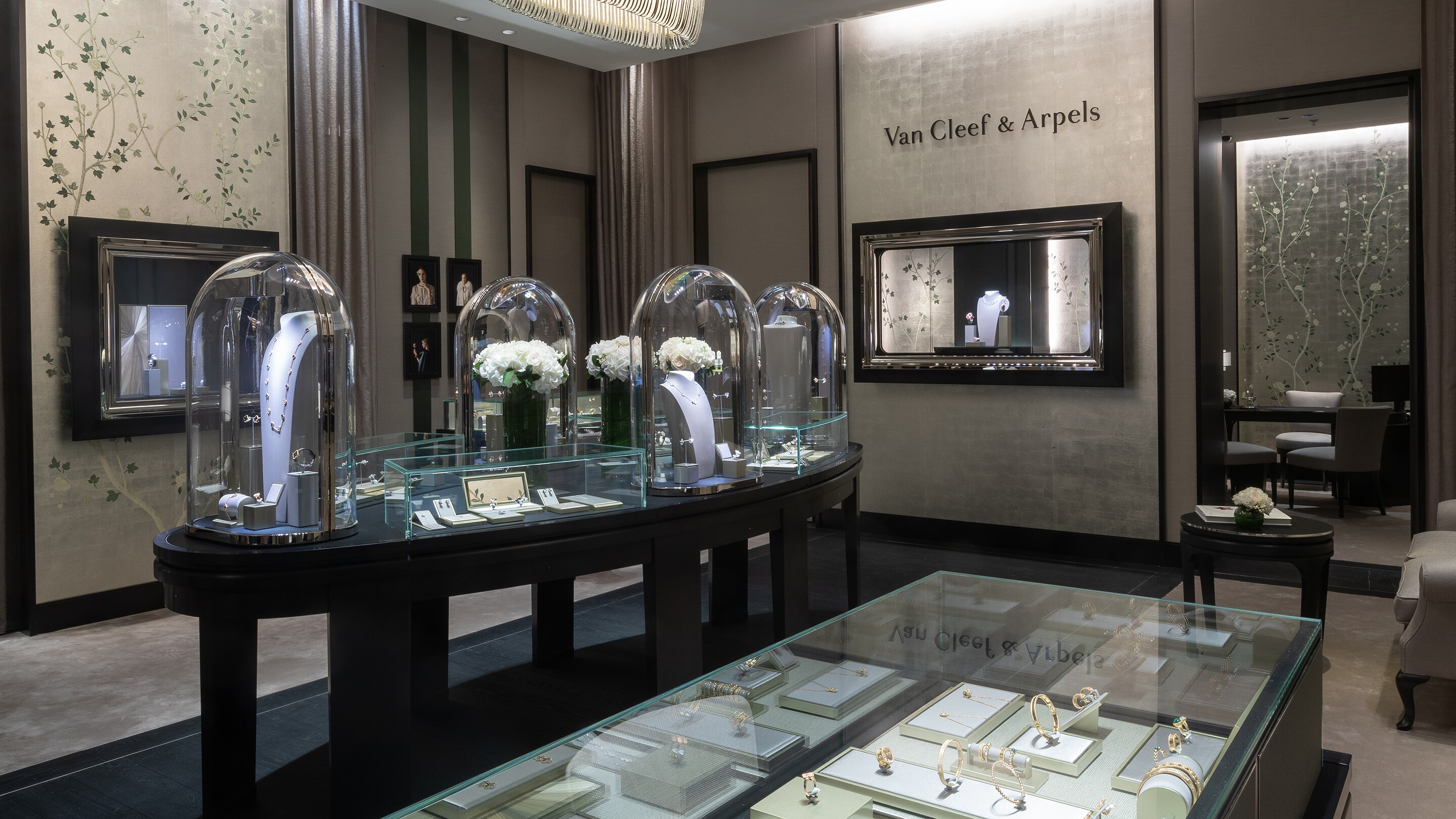 Dubai - Dubai Mall Fashion Avenue - Van Cleef & Arpels