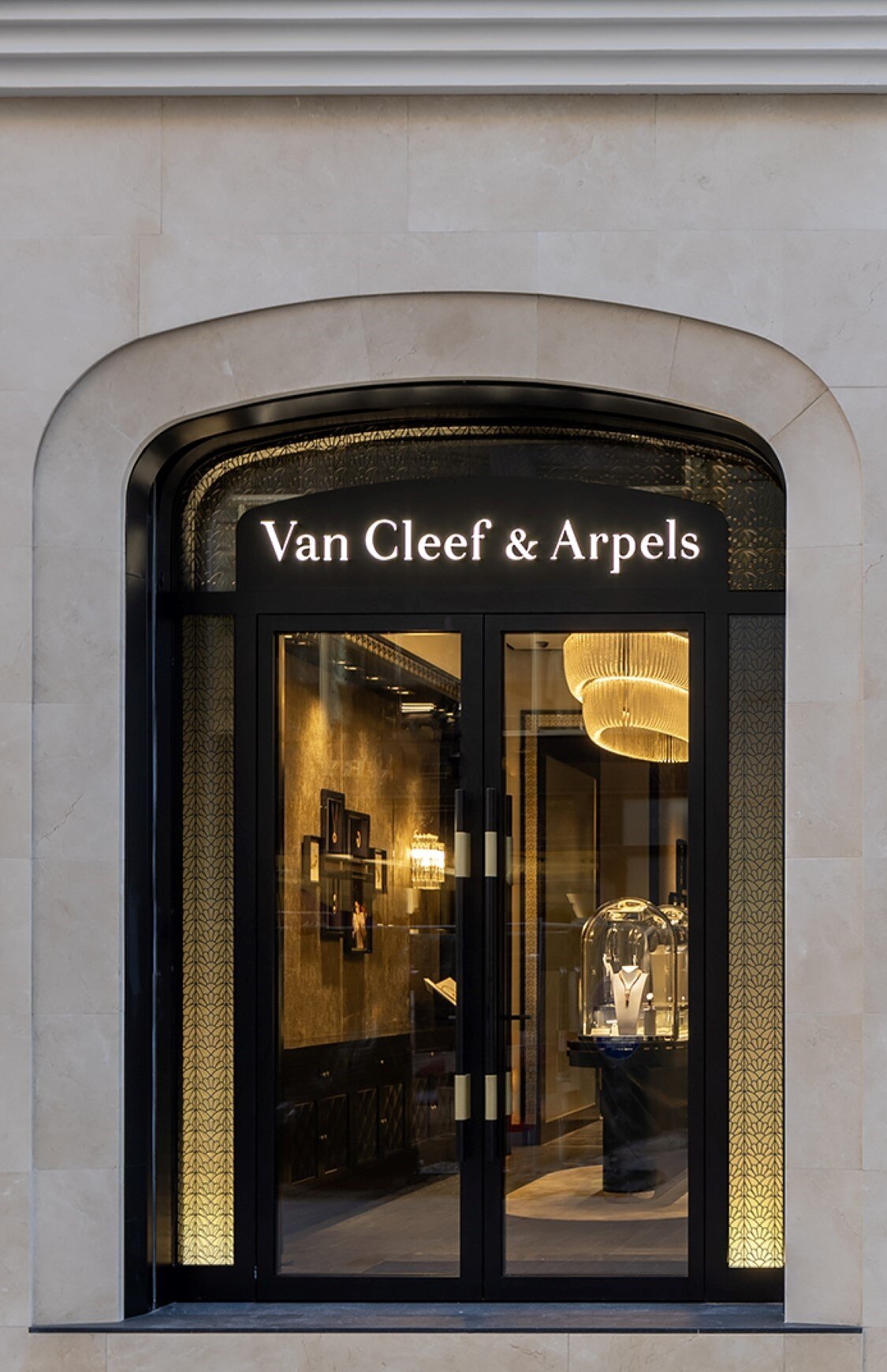 Maison Van Cleef & Arpels – Jewelry and High Jewelry, place Vendôme in ...