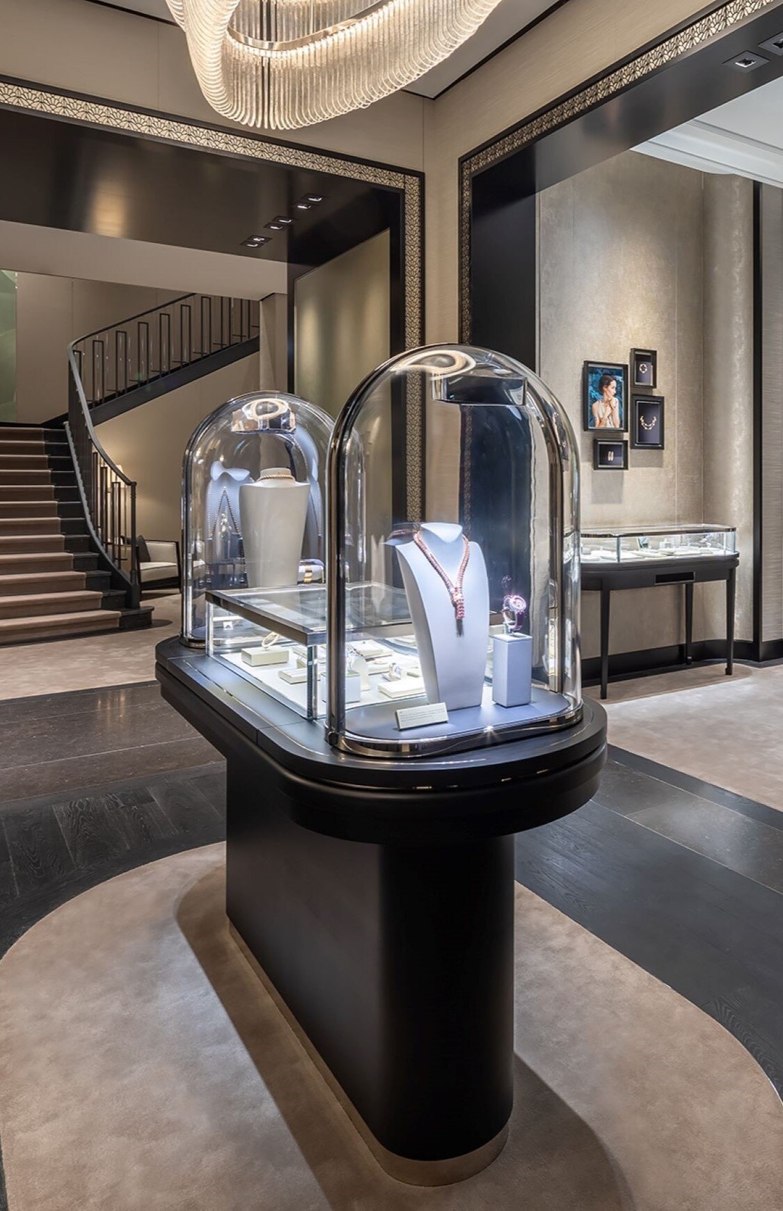 Maison Van Cleef & Arpels – Jewelry and High Jewelry, place Vendôme in ...