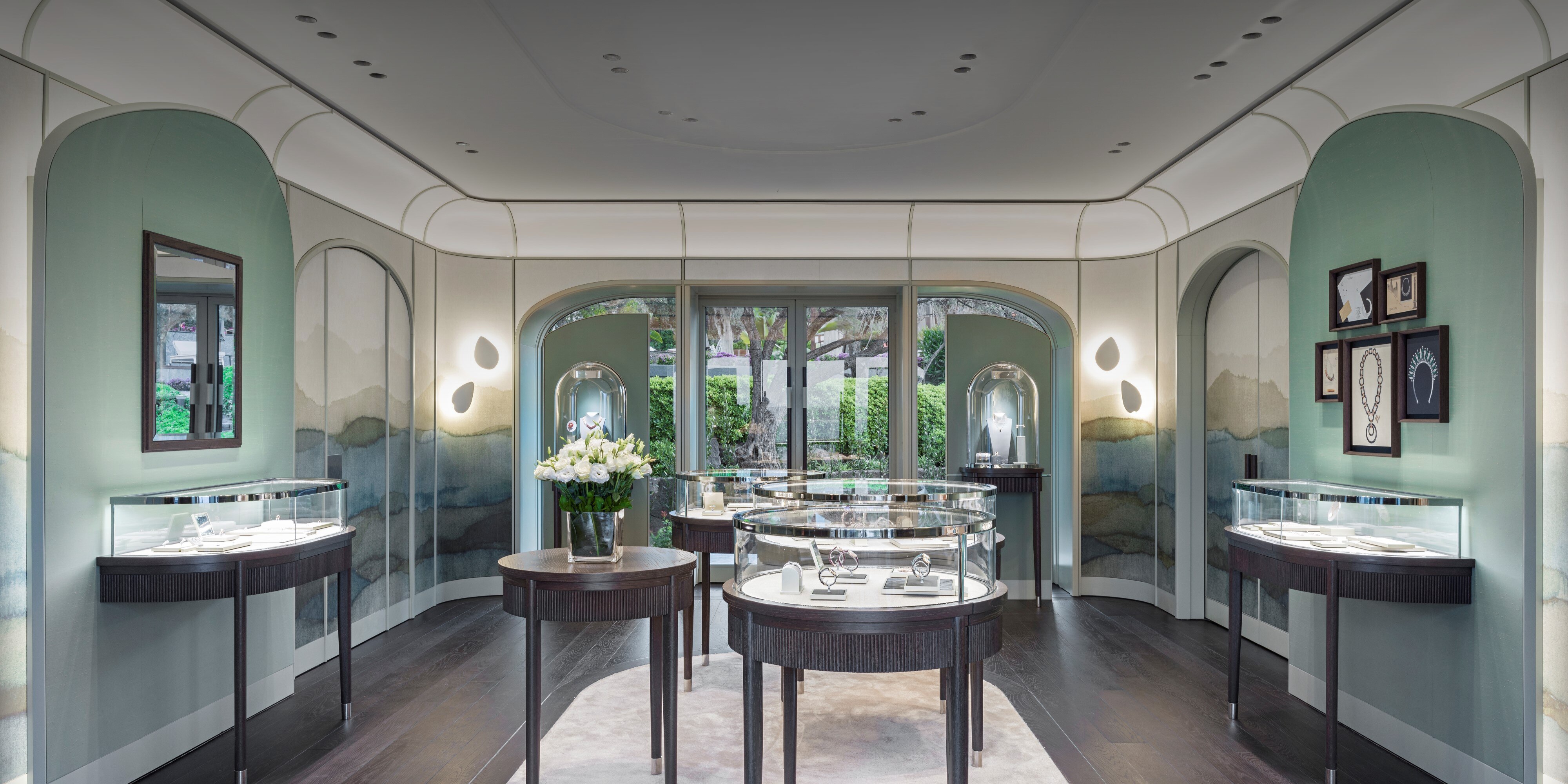 Maison Van Cleef & Arpels – Jewelry and High Jewelry, place Vendôme in ...