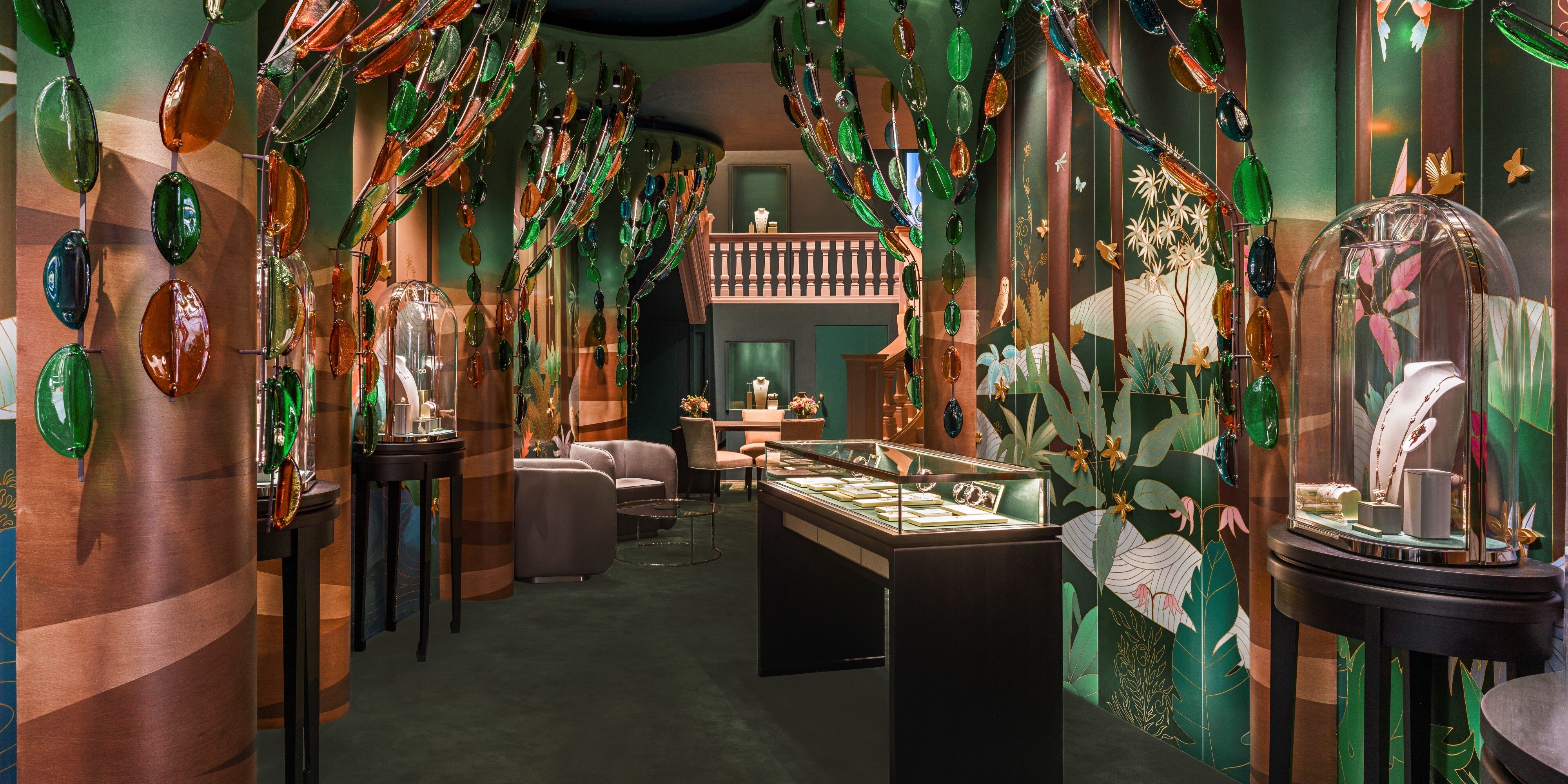 Maison Van Cleef & Arpels – Jewelry and High Jewelry, place Vendôme in ...