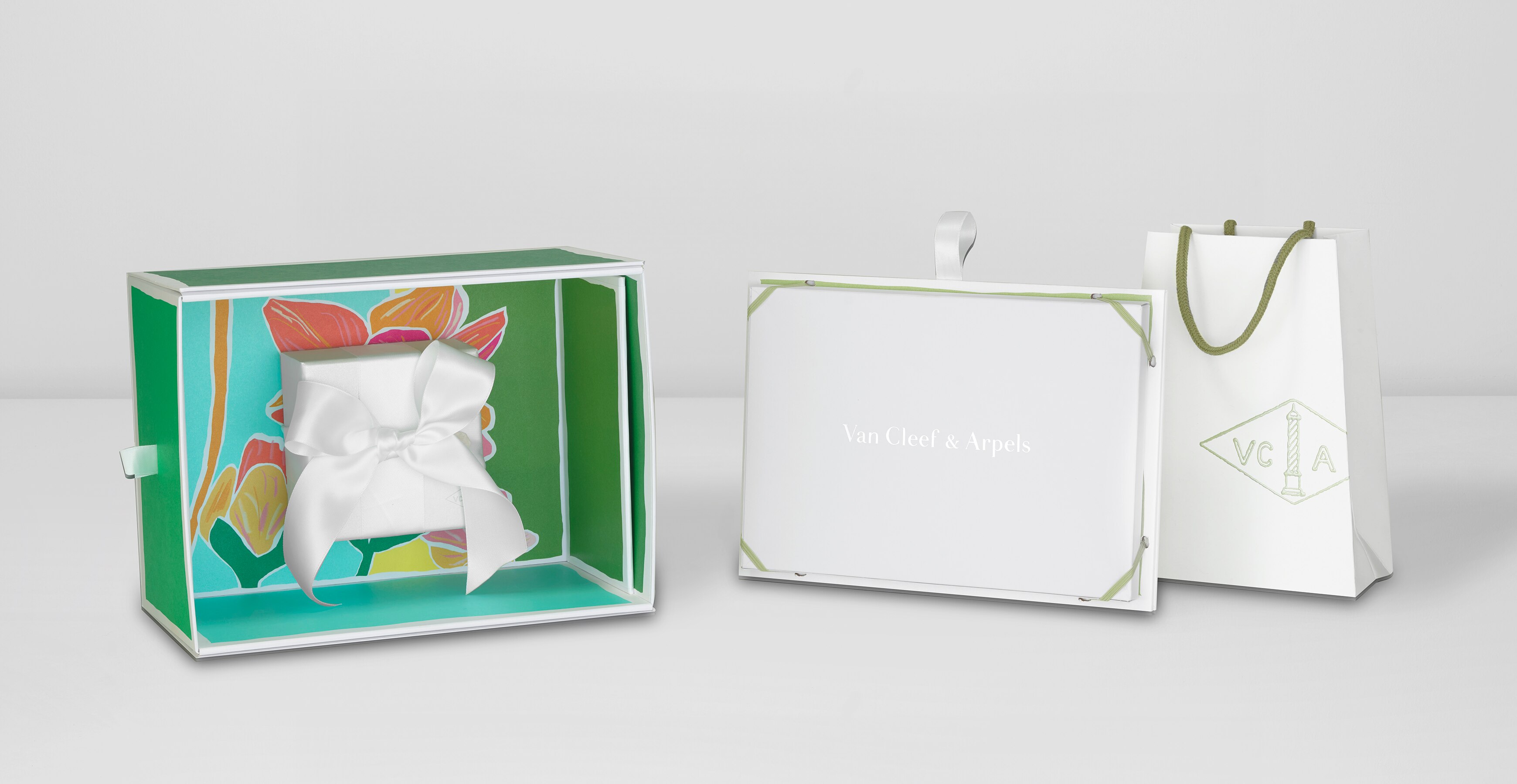 Enchanting gifts - Van Cleef & Arpels