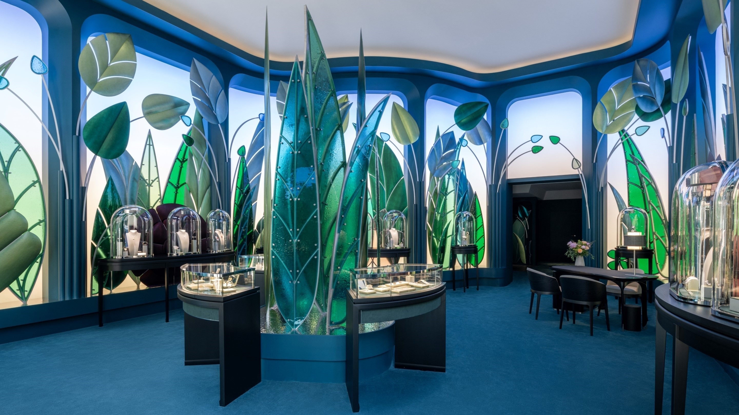 Maison Van Cleef & Arpels – Jewelry and High Jewelry, place Vendôme in ...