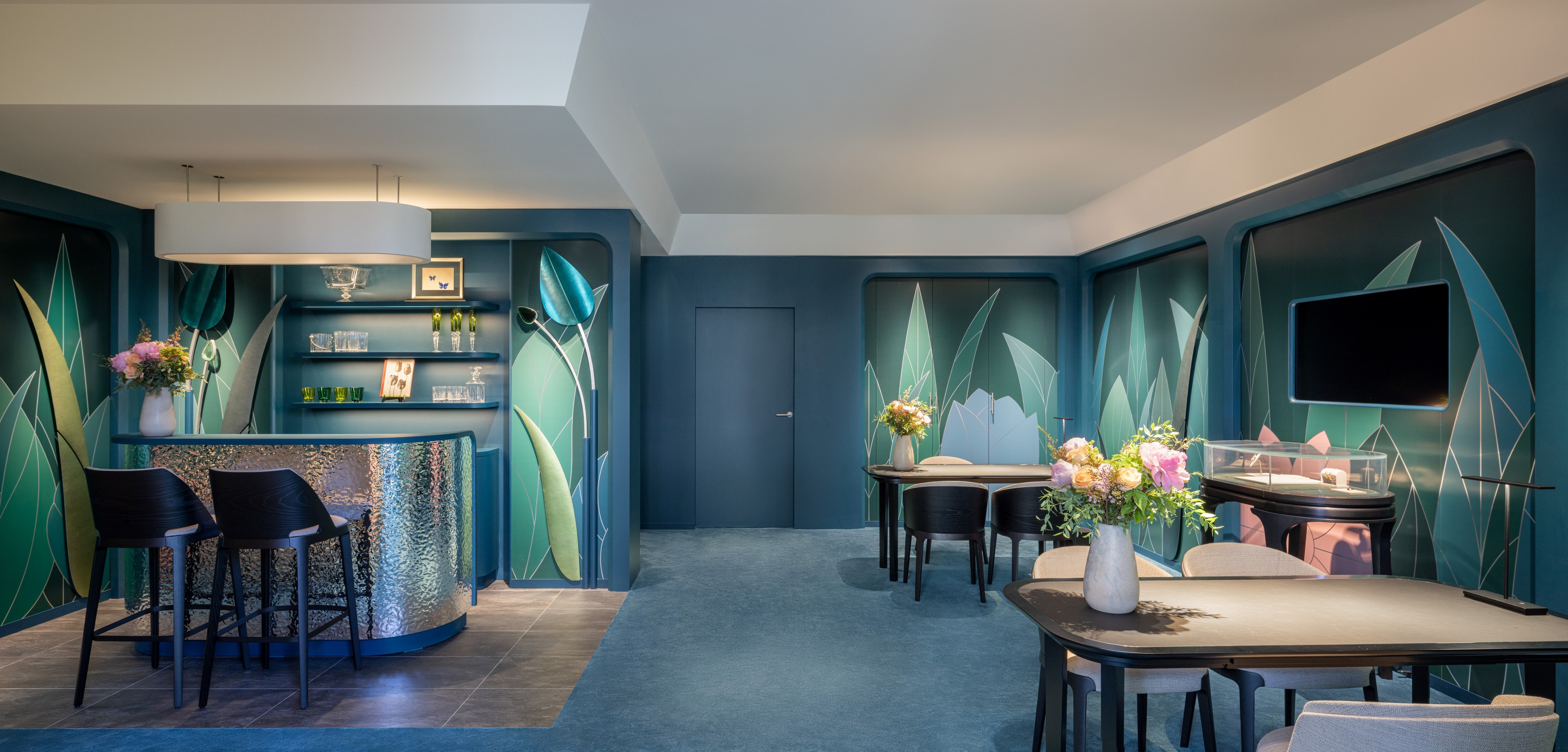 Van Cleef & Arpels unveils a new ephemeral space in Paris, Rive Gauche ...