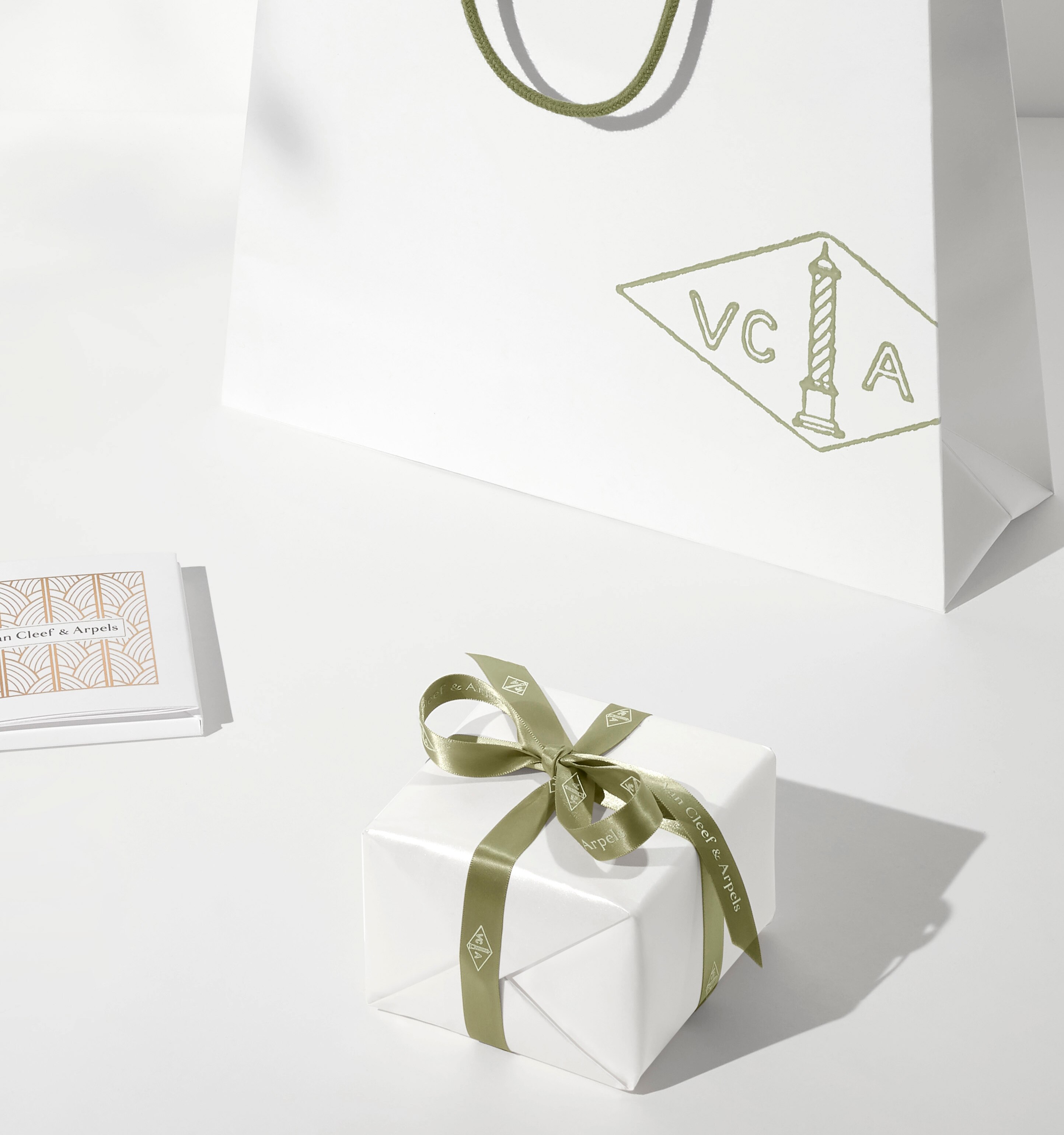 Enchanting gifts - Van Cleef & Arpels
