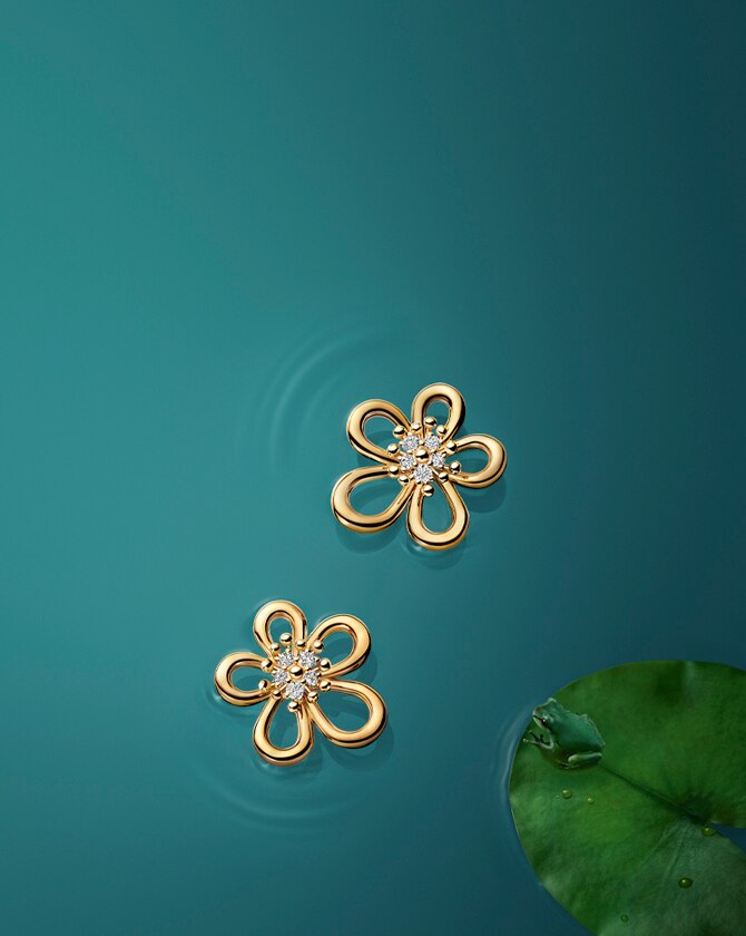 Maison Van Cleef & Arpels – Jewelry and High Jewelry, place Vendôme in ...