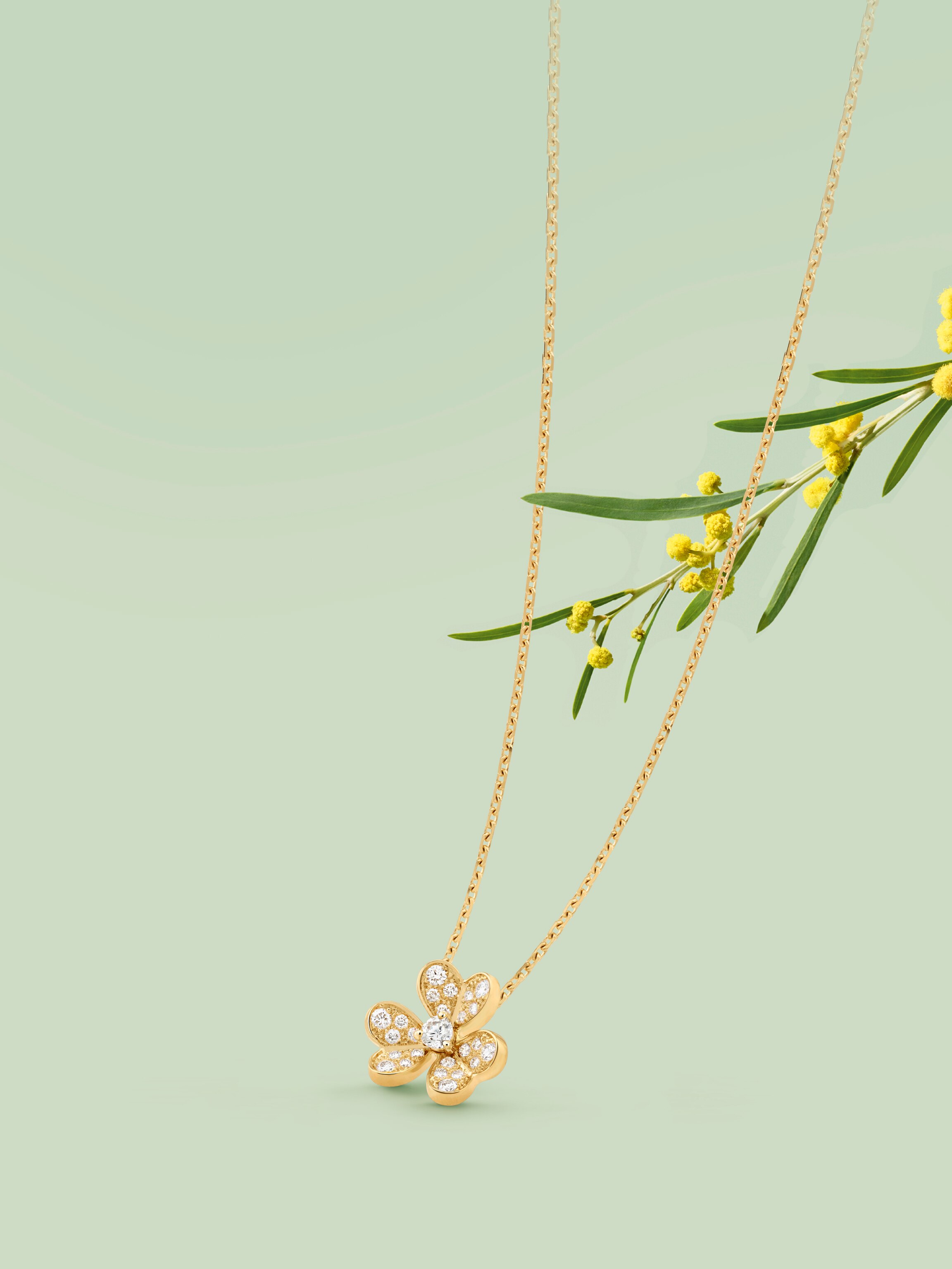 Celebrating a birth - Van Cleef & Arpels